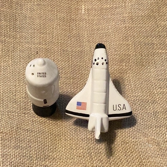 Dining | Five Dime Usa Space Shuttle Ceramic Salt And Pepper Shakers ...